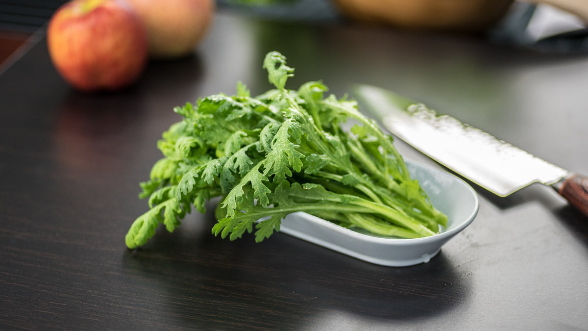 Garland Chrysanthemum Greens Seeds | Edible Crown Daisy Shungiku Tong ...